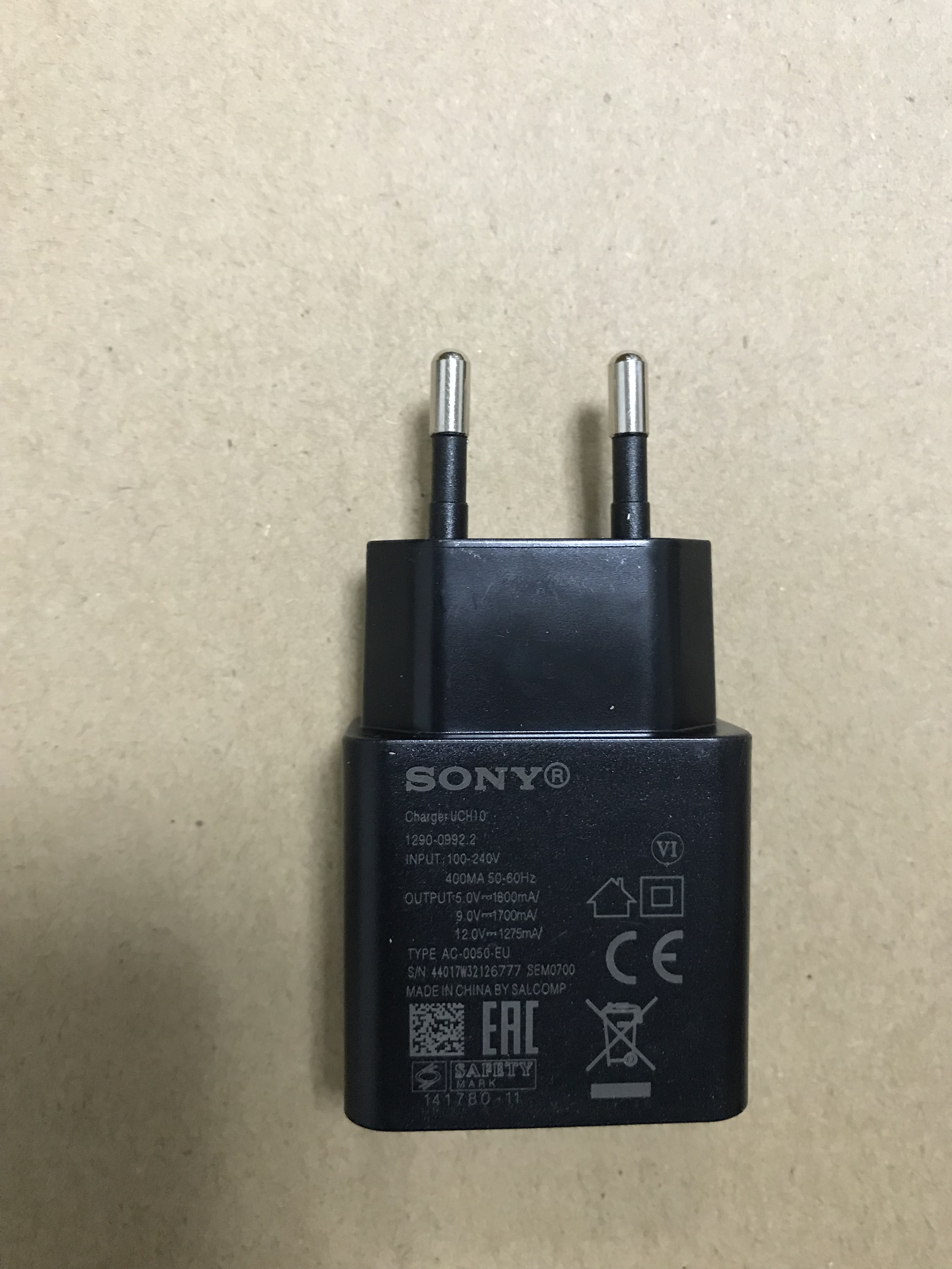 Sony 12V fast charger UCH10 black or white EU spec - hk-kinga